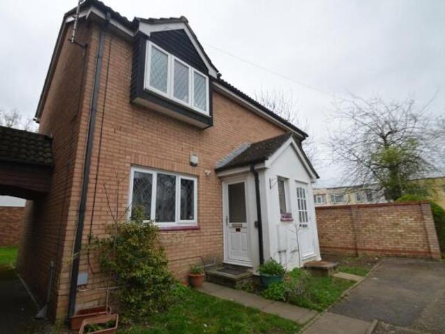 2 bedroom ground floor maisonette for rent in Padcroft Road, Yiewsley, UB7