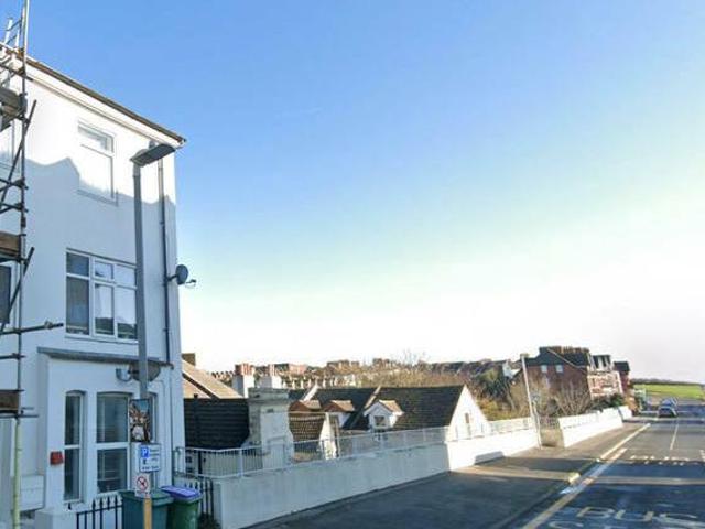 2 bedroom ground floor maisonette for rent in Radnor Bridge Road CT20