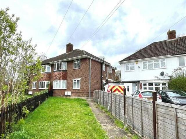 2 Bedroom Ground Floor Maisonette For Sale In Chessington