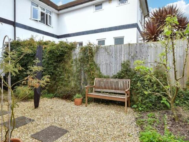 2 bedroom ground floor maisonette for sale in Grand Avenue, Worthing, West Sussex, BN11