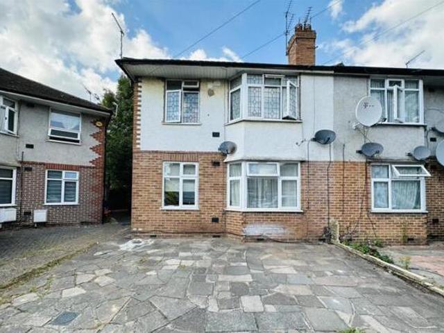 2 Bedroom Ground Floor Maisonette For Sale In Edgware, Middlesex