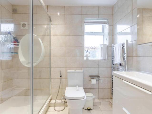 2 bedroom ground floor maisonette for sale in First Avenue, WD25