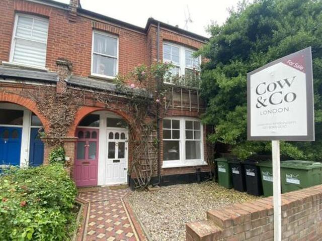 2 Bedroom Ground Floor Maisonette For Sale In London