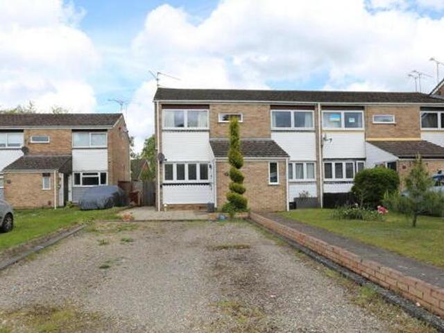 2 Bedroom Ground Floor Maisonette For Sale In Woodley