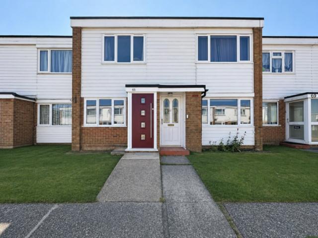 2 bedroom ground floor maisonette for sale in Tamar Rise, Chelmsford, CM1
