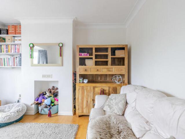 2 bedroom ground floor maisonette for sale in Trevellance Way, Watford, WD25