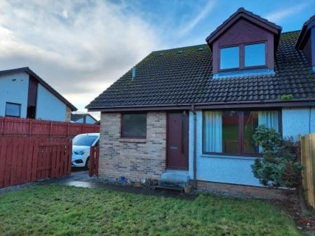 2 bedroom Ground floor maisonette To Let