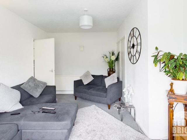2 bedroom ground floor maisonette to rent