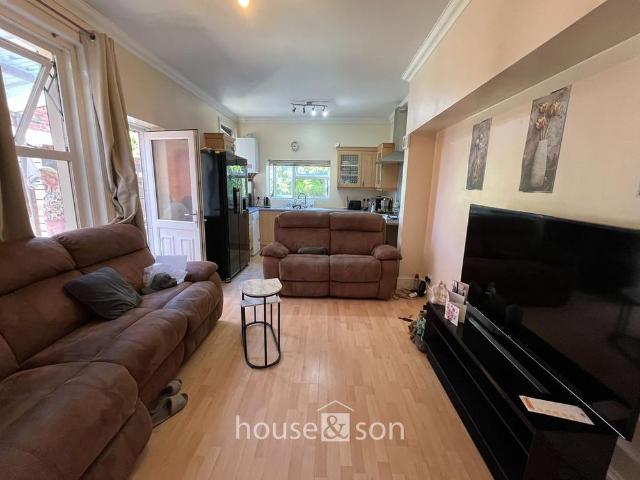 2 bedroom ground floor maisonette to rent