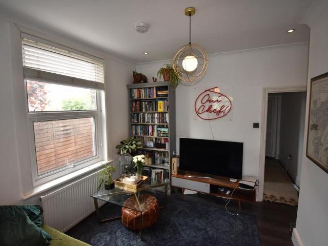 2 bedroom ground floor maisonette to rent