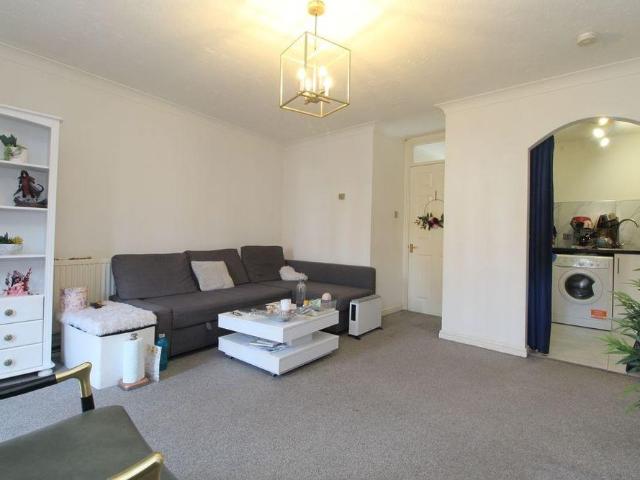 2 bedroom ground floor maisonette to rent