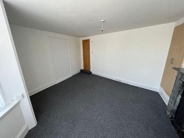 2 bedroom ground floor maisonette to rent
