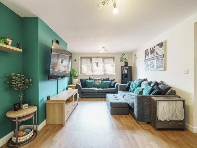 2 bedroom ground floor maisonette to rent