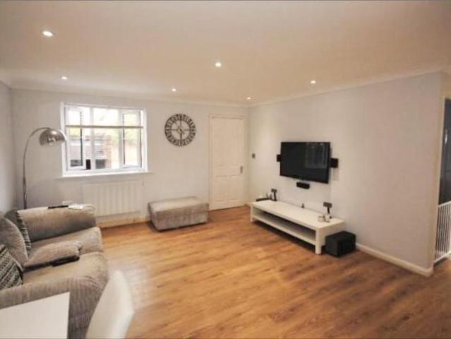 2 bedroom ground floor maisonette to rent