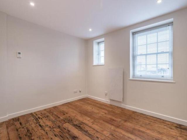 2 bedroom ground floor flat for rent in 14B Brent House Brenthouse Road, E9