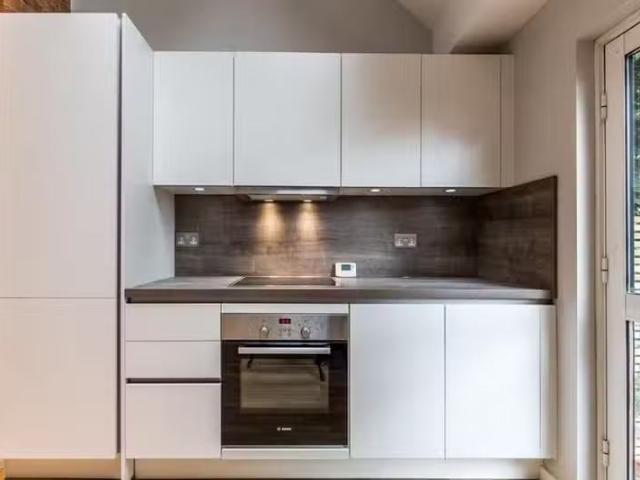 2 bedroom ground floor flat for rent in 25 Grove House 11 20 T.