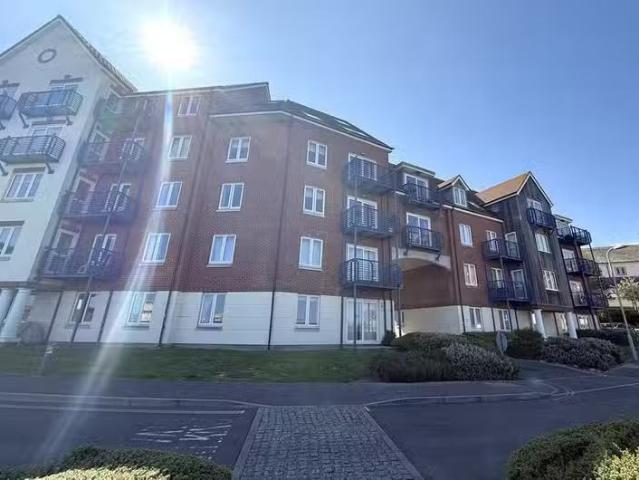 2 bedroom ground floor flat for rent in Corscombe Close, Weymo.
