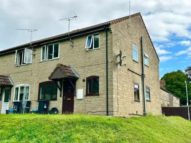 2 bedroom ground floor flat for rent in Cavalier Way, Wincanto.