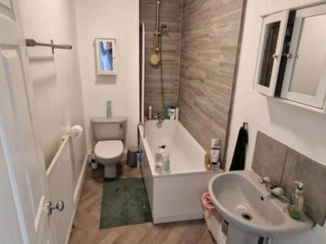 2 bedroom ground floor flat for rent in Camden Road, London, NW1
