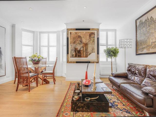 2 bedroom ground floor flat for rent in Cecil Court, Fawcett Street, SW10