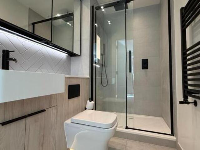 2 bedroom ground floor flat for rent in Cedrus Avenue, Southall, UB1