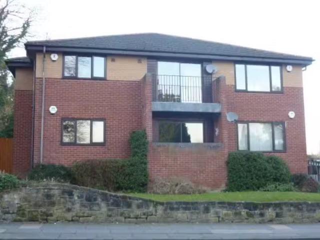 2 bedroom ground floor flat for rent in Church Road, Bebington.