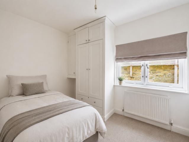 2 bedroom ground floor flat for rent in Chamberlayne Road, Kensal Rise NW10