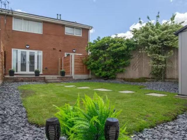 2 bedroom ground floor flat for rent in Chester Close, Little.