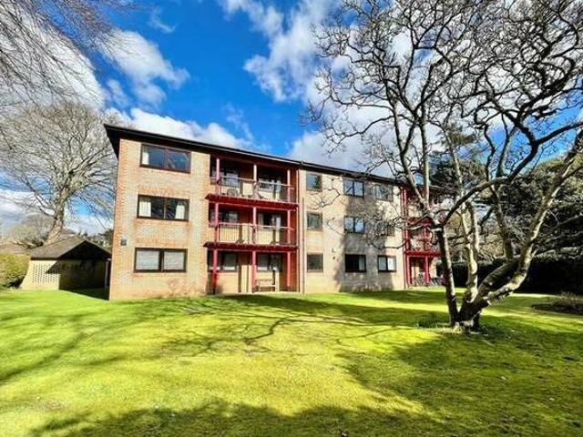 2 bedroom ground floor flat for rent in Clarendon Road Westbourne BH4
