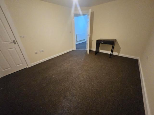 2 bedroom ground floor flat for rent in Cromwell Road, Luton, LU3