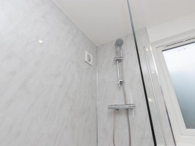 2 bedroom ground floor flat for rent in Alexander Terrace, Glasgow, G78