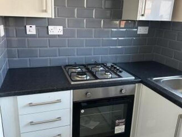 2 bedroom ground floor flat for rent in Bourne Road, Slough, Berkshire, SL1