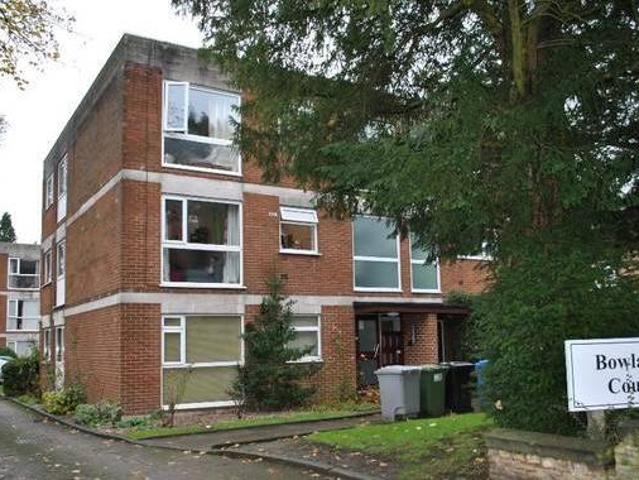 2 bedroom ground floor flat for rent in Bowland Court Wardle Road Sale Greater Manchester M33