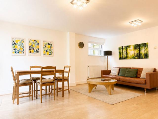 2 bedroom ground floor flat for rent in Branksome Wood Road, Bournemouth, BH2
