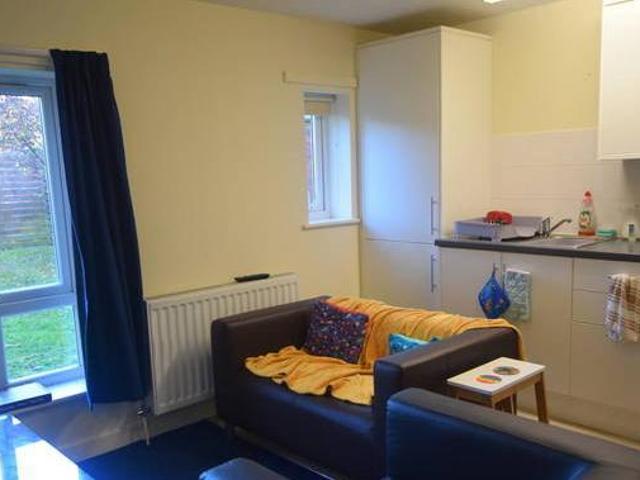 2 bedroom ground floor flat for rent in Brayford Court Student Apartment 21 22 LN1