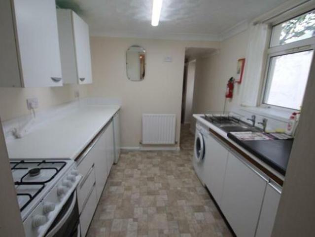 2 bedroom ground floor flat for rent in Broadway, Cardiff City, CF24