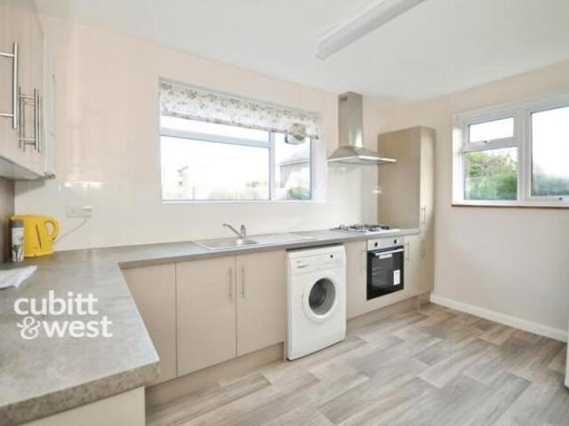2 bedroom ground floor flat for rent in Goring Road Goring By Sea BN12