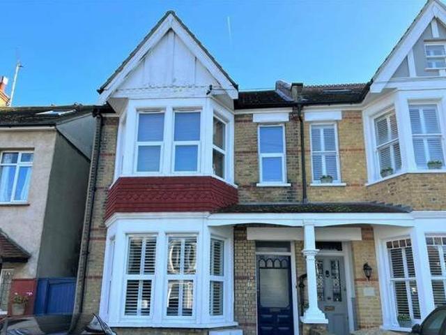 2 bedroom ground floor flat for rent in Grange Road LeighOnSea SS9