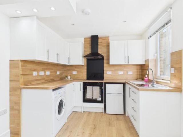 2 bedroom ground floor flat for rent in Dover Street, Glasgow, City, G3