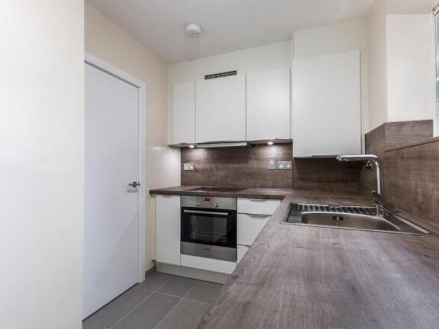 2 bedroom ground floor flat for rent in Delta Court Coles Green Road, NW2