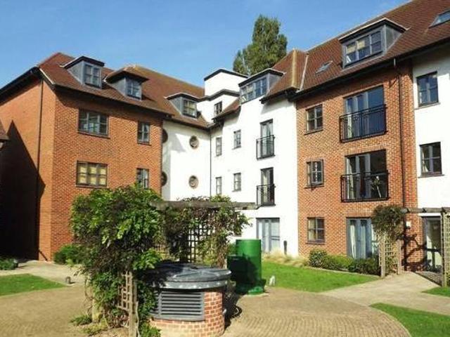 2 bedroom ground floor flat for rent in Dunkerley Court Birds Hill Letchworth Garden City SG6