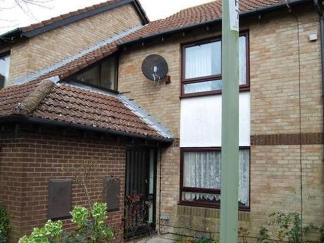 2 bedroom ground floor flat for rent in Eastlands New Milton BH25 5PH BH25