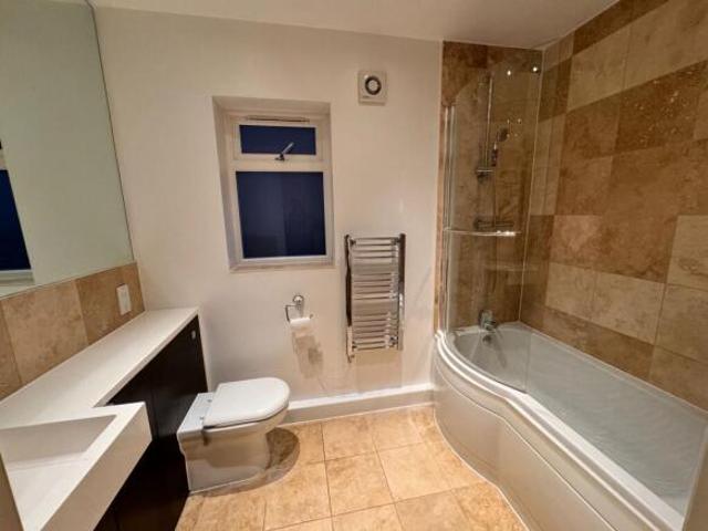 2 bedroom ground floor flat for rent in Epsom Road, Guildford, GU1