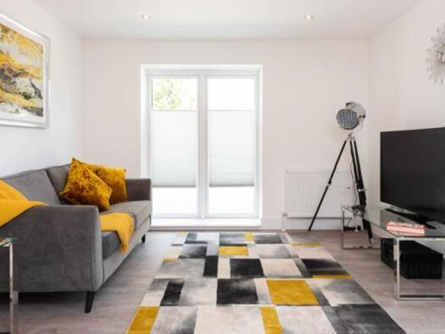 2 bedroom ground floor flat for rent in Eynsham Road, Botley, Oxford, Oxfordshire, OX2