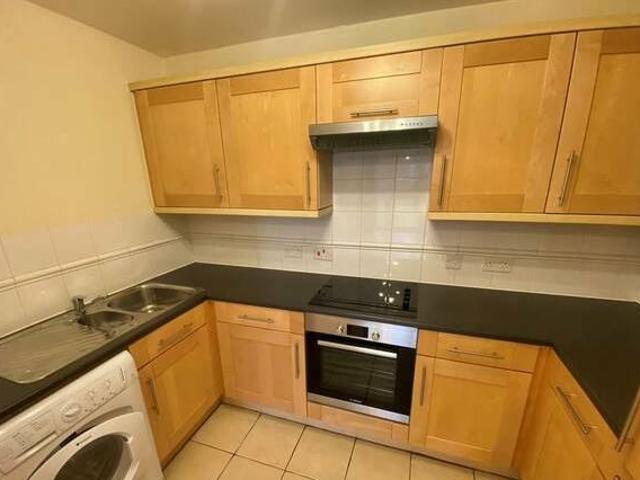 2 bedroom ground floor flat for rent in Faraday Road Guildford GU1