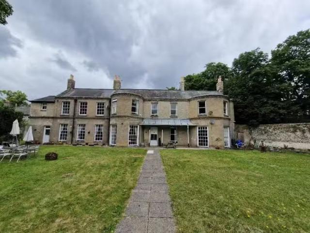 2 bedroom ground floor flat for rent in Flat 4 St Mary's Hse.