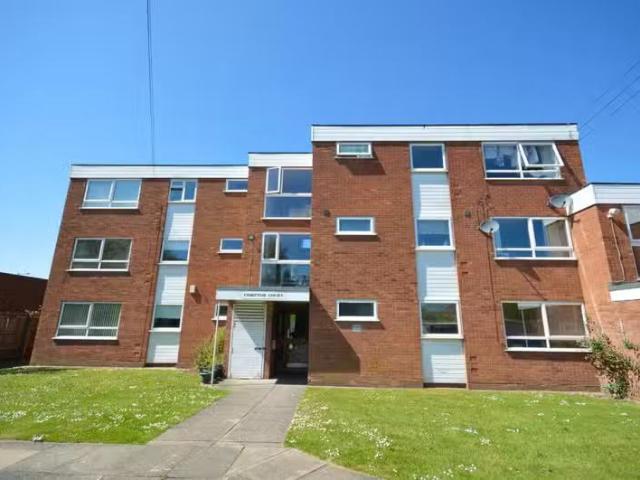 2 bedroom ground floor flat for rent in Flat 2, Compton Court.
