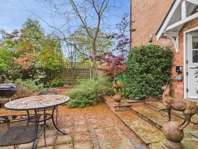 2 bedroom ground floor flat for rent in Fully furnished, high.