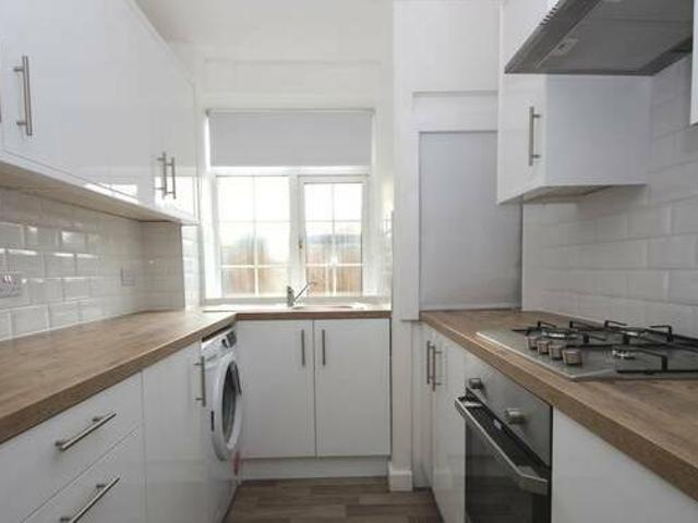 2 bedroom ground floor flat for rent in Knights Court KT1