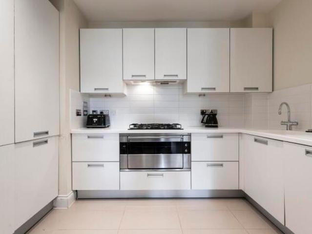 2 bedroom ground floor flat for rent in Kingswood Place, Kingswood Road, Royal Tunbridge Wells, Kent, TN2